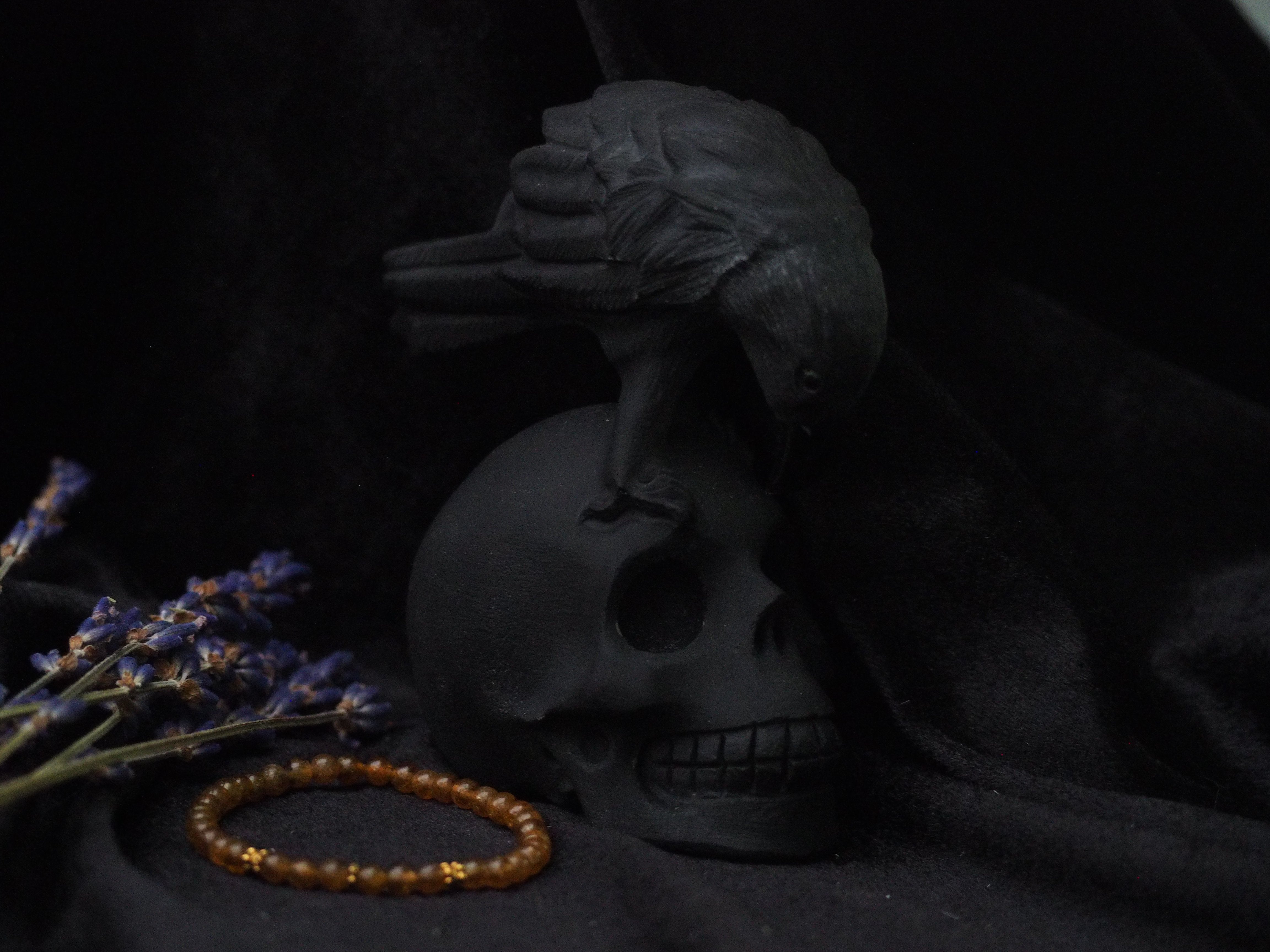 illa nocte - metaphysical concept store